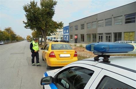 Удариха с актове на таксиметрови шофьори във Враца