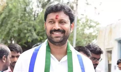 YS Avinash Reddy Appears Before CBI For Questioning