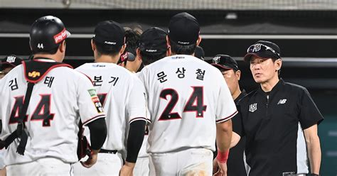 한 달 만에 위닝시리즈 이강철 감독 필승조 호투로 승리 발판 마련