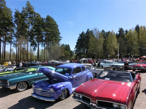 Veteranbilar Samlas I Parken Lokalt I Dalarna