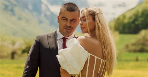 Eni Koçi dhe Genc Prelvukaj zbulojnë gjininë e fëmijës në këngën e tyre të re