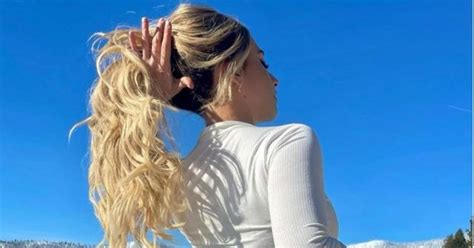 허리는 얇은데 엉덩이 실화냐