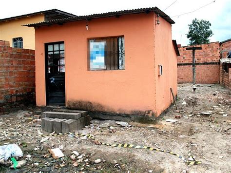 G1 Adolescente é encontrado morto nos fundos de casa abandonada no