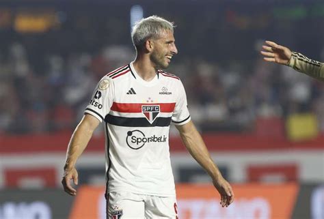 Jonathan Calleri encerra temporada 2023 após cirurgia no tornozelo