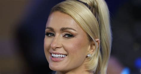 Періс Хілтон показала стильний образ у рожевих відтінках