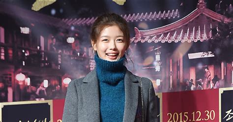 Md포토 김유정 롱코트 입어도 귀여워~