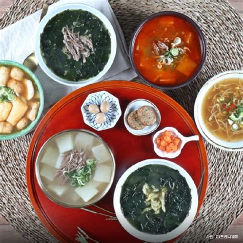 Fandb 트렌드 뉴스 구조조정과 채용식자재 솔루션카페 폐업카드 소비송년회 인사이트뉴스