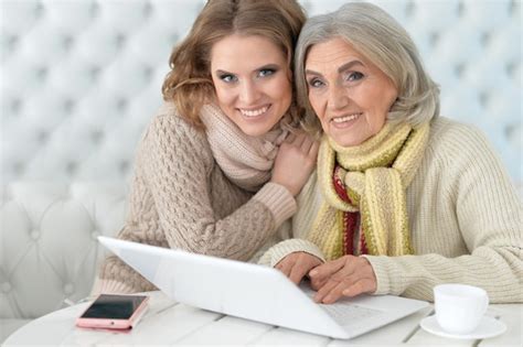 Premium Photo Senior Woman With Her Adult Daughter