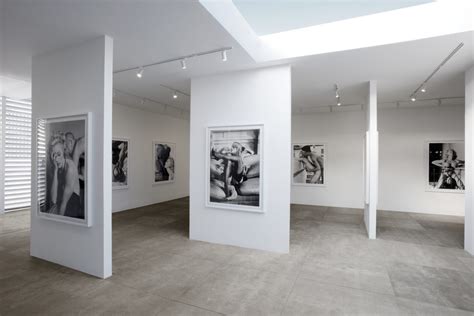 마돈나의 친필 사인이 담겨 있는 책 재발행 지큐 코리아 Gq Korea