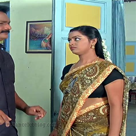 Gayathri Yuvraj Tamil Tv Actress Saree Caps Indiancelebblog