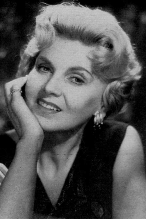 Simone Paris Biografía Mejores Películas Series Imágenes Y
