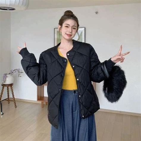 홀리핫 라운드넥 퀄팅 라인 캐주얼 패딩 자켓 출근룩 가을 겨울 간절기 데일리 데이트 상견례 결혼식 하객 세미 정장 오피스룩