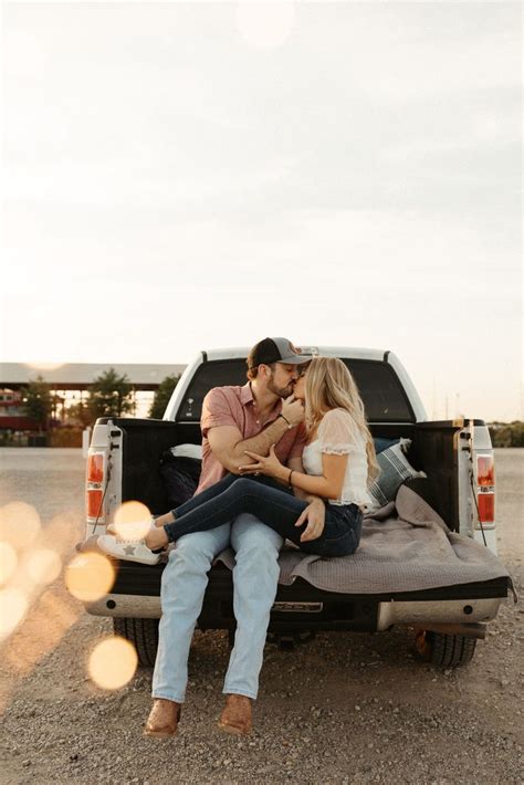 Pin By Kenzie Gallow On Livin The Dream Cute Country Couples Country
