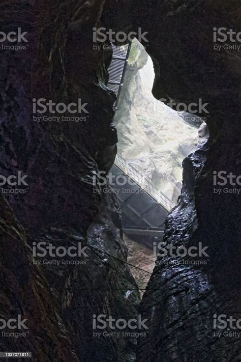 이탈리아 북부의 리바 델 가르다 근처 바론의 폭포와 정원 0명에 대한 스톡 사진 및 기타 이미지 0명 강 건축 Istock