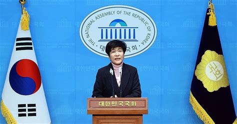 채용비리 의혹 관련 입장 밝히는 김영주 국회부의장