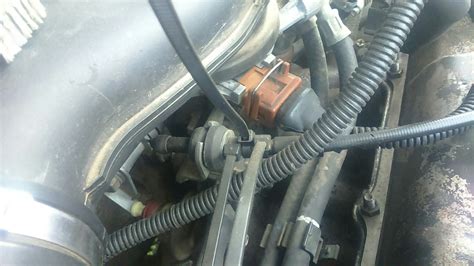 Фиксатор тросика газа — Volkswagen Passat B3, 1,8 л, 1990 года ...