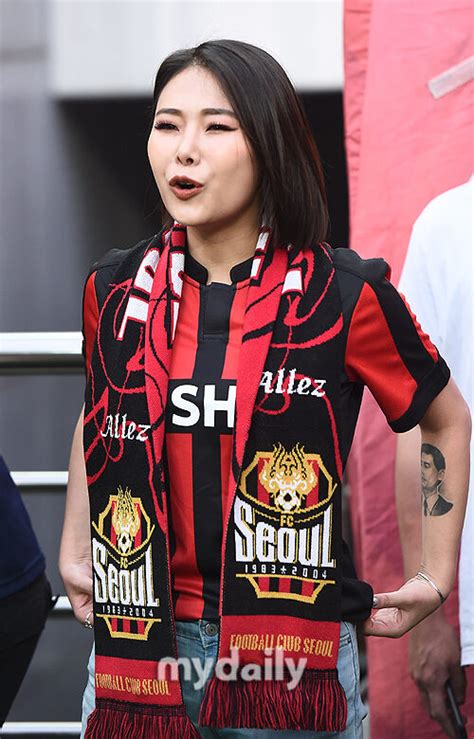 Md화보 치타 팔뚝에 선명한 남자 얼굴 문신`누구` 마이데일리