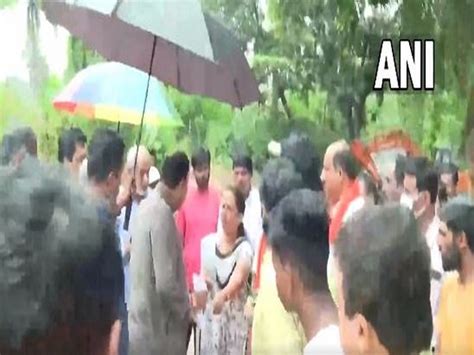 Karnataka Bjp Mla Loses Cool At Woman Congress Worker Fir Lodged