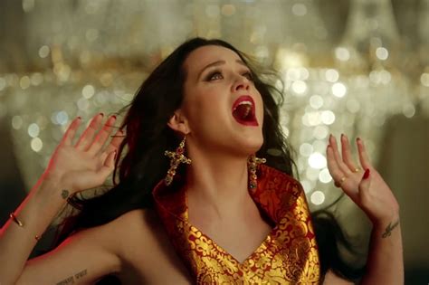 Katy Perry Lansează Clipul Unconditionally Preview