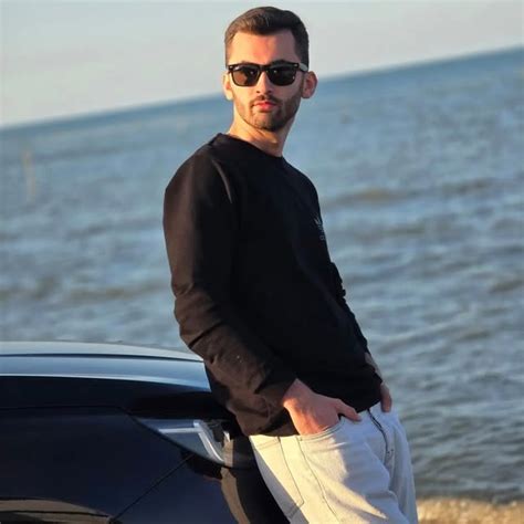 ‎🅰🅼🅸🆁🅼🅾🅷🅰🅼🅼🅰🅳 🅺🅰🆁🅸🅼🅸امیر محمد کریمی‎ Amirkarimiart • Threads Say More