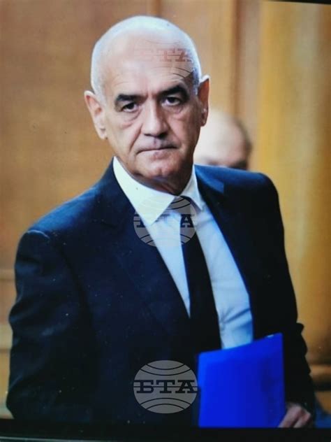 Директорът на болница Св Иван Рилски д р Дечо Дечев е получил