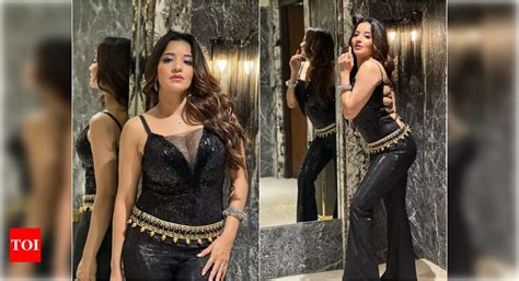 Monalisa Looks Drop Dead Gorgeous As She Poses In A Stylish Black