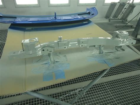 新品部品の下処理＆塗装、見えない部分の鈑金塗装 有限会社千葉車体