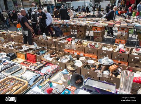 Paris France marché aux puces Paris d Aligre Marche secondhand Photo