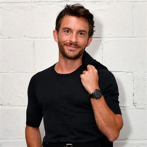 Bridgertons Jonathan Bailey Teases Tantalizing Season 3