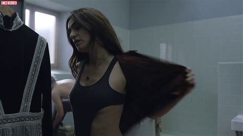 Olivia Molina Desnuda En The Fence