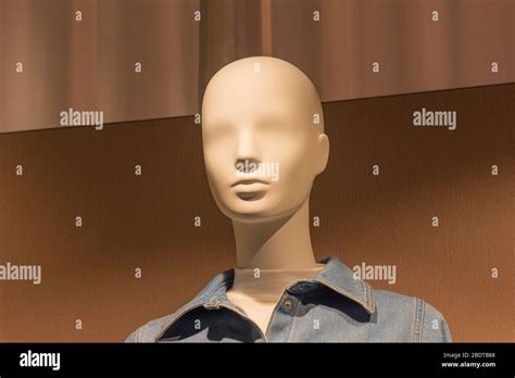 Italy Milan February 13 2020 Fashion Shop Window With Mannequins And