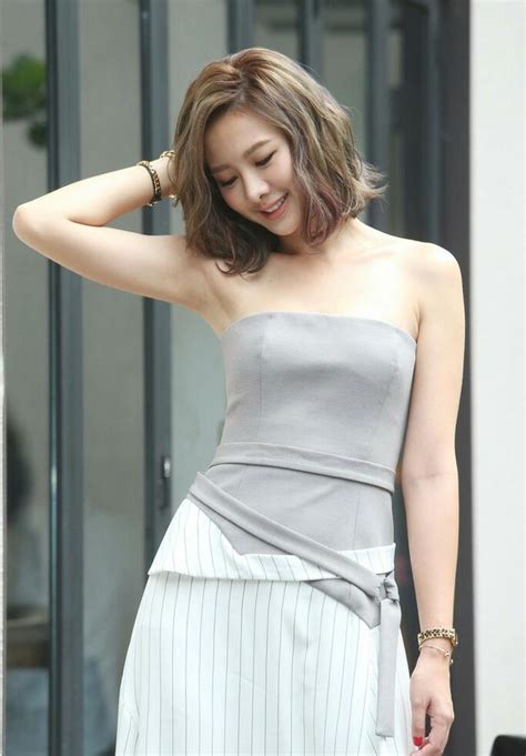 安心亞素雅抹裙裝拍攝寫真照，胸前性感迷人 每日頭條