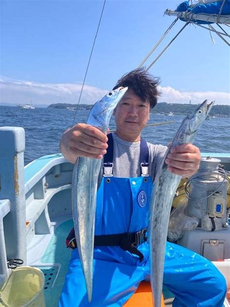 ワラサと太刀魚のリレー 利一丸