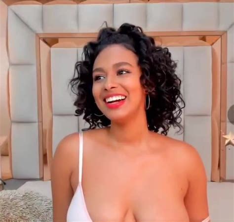 Brunette Showing Off Ass Thisvid Com