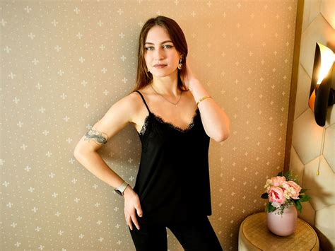 Kitty Skype Luxuretv Life Girl Profile And Live Cam Show Luxuretv Life