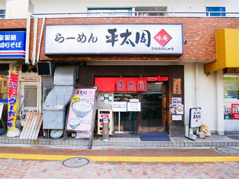 大量の背脂で背徳の旨さ！ 大崎広小路『平太周』のデカ盛り油そば「爆盛油脂麺」を食べてきた 食楽web