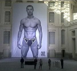 Cristiano Ronaldo Se Presenta En Calzoncillos En El Ayuntamiento De