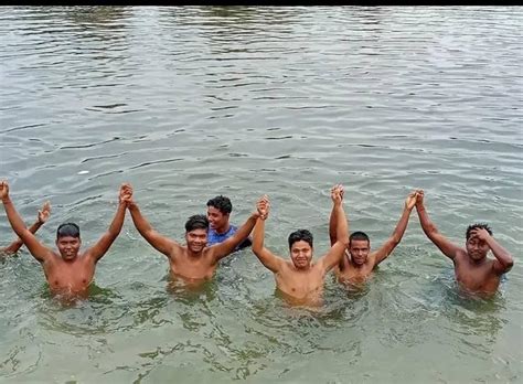 ভালোবাসার মানুষ গুলা কই রে সবাই