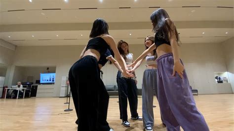221026 Miyawaki Sakura Weverse Update Rlesserafim