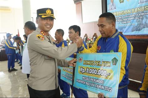 Penyerahan Bonus Atlit Dan Pelatih Peraih Medali Porprov Bali XV Tahun