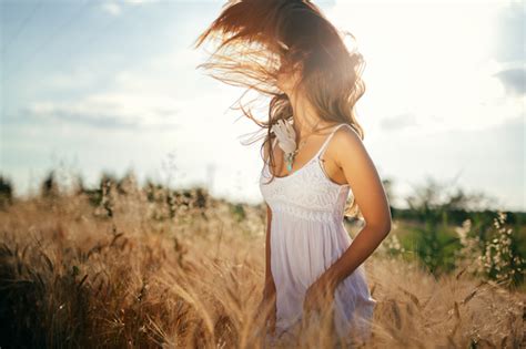 儚げ女子ってなに？普通のモテとはちょっと違う儚げな女子の特徴！ Girlswalker