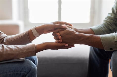 Premium Photo Unrecognizable Black Woman Therapist Holding Man