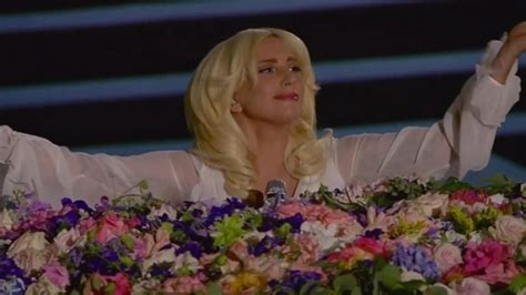 Lady Gaga Canta Imagine Clássico De John Lennon Na Abertura Dos