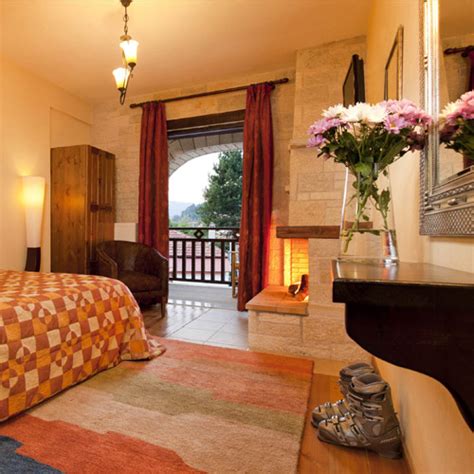 ΜΙΚΡΗ ΑΡΚΤΟΣ Ελάτη Ξενοδοχεία Παραδοσιακά Καταλύματα Διαμονή