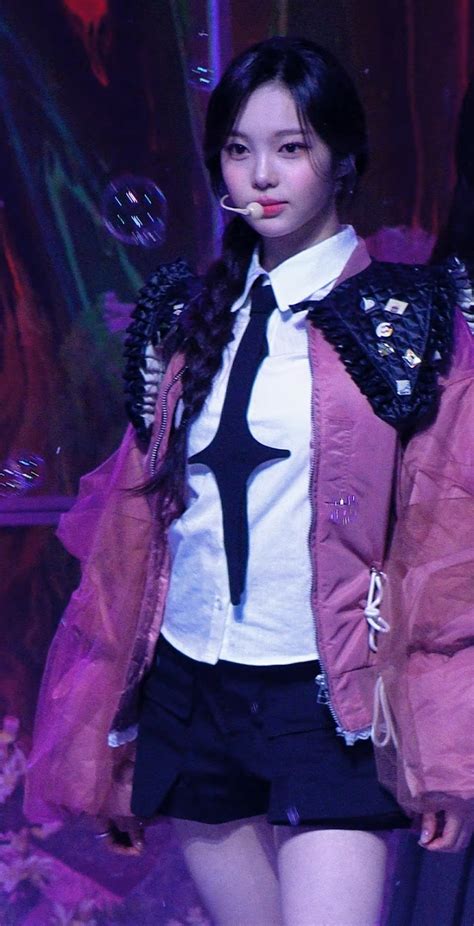 더쿠 엠카 데뷔무대 하츠투하츠 센터 이안 