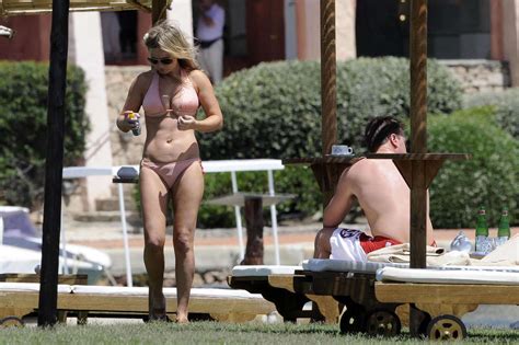 Geri Halliwell Showing Her Hot And Sexy Body And Her Huge And Nice Tits