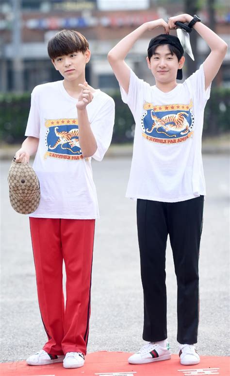 포토 더이스트라이트 정사강 이우진 하트 받아요 한국일보