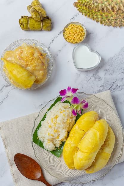 Free Photo Thai Sweet Sticky Rice With Durian In A Dessert