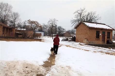 乡愁，河南雪后农村地坑院老人们生活
