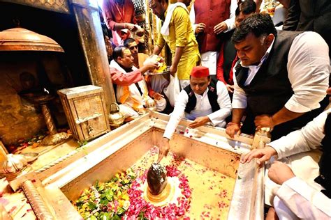 Samajwadi Party National President Akhilesh Yadav Offers Prayers At